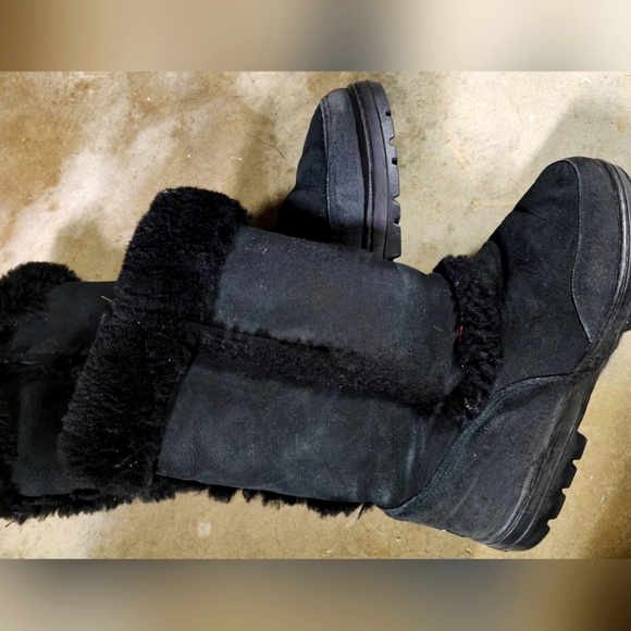 UGG | Shoes | Ugg Sundance Ii Revival Boots Sz Wide | Poshmark